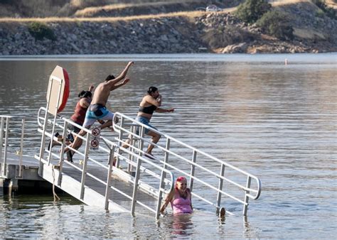 Visitors Soak Up Fun At Lake Kaweah