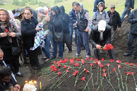 Dersim katliamının 11 kurbanı defnedildi 78 yıl sonra bir kefene
