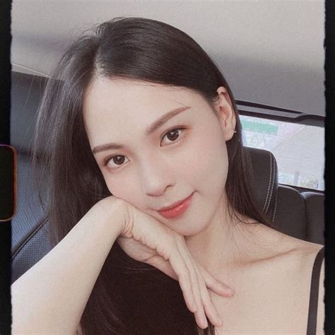 Julia Ywl • Threads Say More