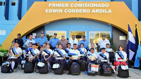 Policía Nacional entrega útiles escolares a los hijos caídos en León