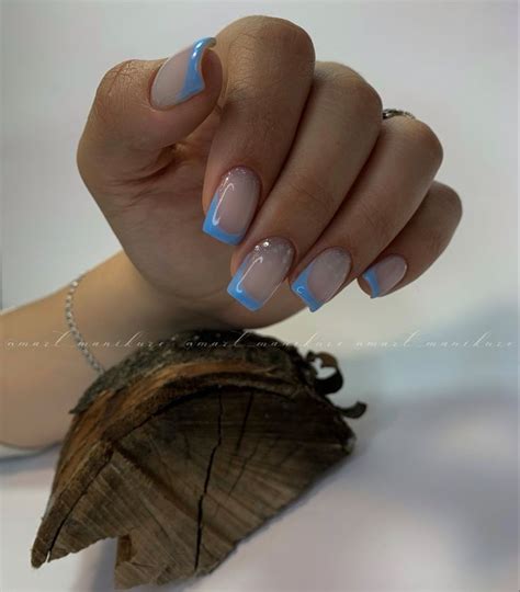 Френч на ногтях нежный маникюр голубой френч Nails Beauty Sapphire Ring