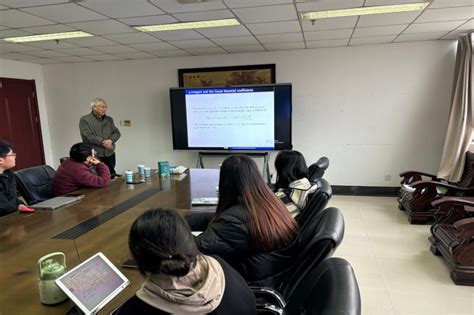 数统学院邀请华东师范大学刘治国教授作学术报告 数学与统计学院