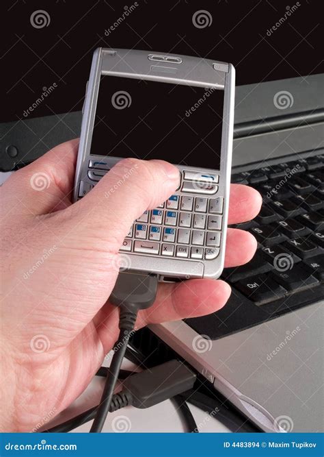 Assistente Digital Pessoal Da Sincronização Com Portátil Foto De Stock