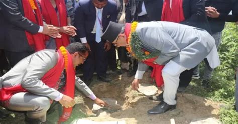 हेलिकप्टर मार्फत काभ्रेको कर्णाली पुगरे प्रचण्डले गरे १७ किमी सडकको
