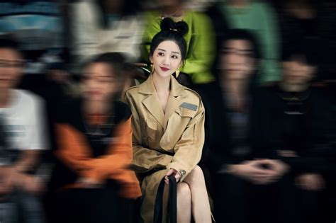 陈欣予出席上海时装周闭幕秀 又双叒叕男装现身玩转混搭飒酷时尚 哔哩哔哩