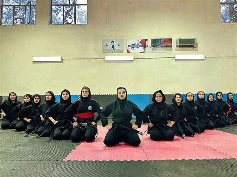 کمربند سیاه سیاه نشان دهنده تاریکی در آنسوی خورشید است مراسم اهدای