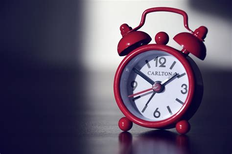 該醒醒了：你預設的覺醒鬧鐘已經響起 光 中 心 Light Center