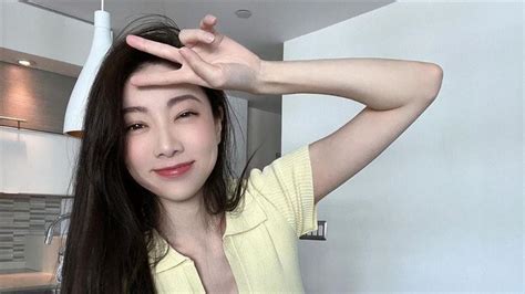 出門穿這樣！學霸女神「忘扣鈕」走光 網驚喊：褲子穿好 娛樂星聞