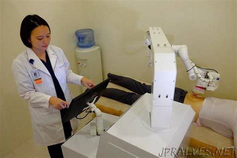 Singapores First Robot Masseuse EMMA Starts Work Jpralves Net
