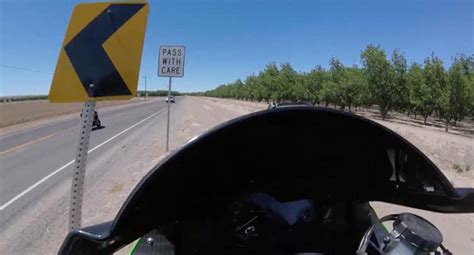 Motociclista Sufre Aparatoso Accidente Mientras Se Desplazaba A Toda