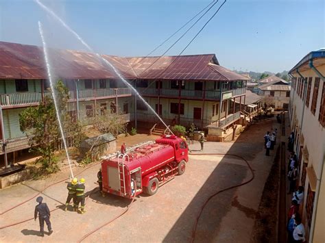 လွိုင်လင်မြို့ အထက ၂ ကျောင်းတွင်မီးငြိမ်းသတ်မှုသရုပ်ပြသ Information And Public Relations