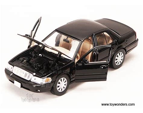 Showcasts Ford Crown Victoria Hard Top 2007 124 Scale Diecast