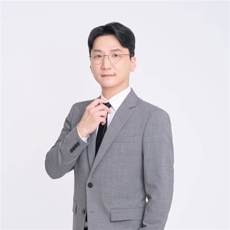 내 인생에서 절대 끊을 수 없다고 생각한 두 가지는 라면과 믹스커피였다 그런데 2주 전쯤 위가 너무 아파 병원에 갔더니 커피를 꼭 끊으라고 너무 아프니 믹스커피는 완전히