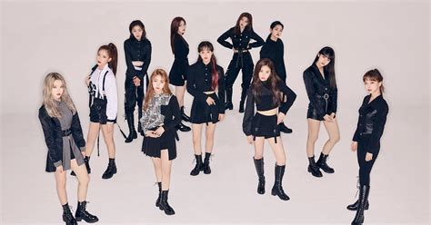 Universal Quer Promover As 12 Membros Do LOONA Exclusividade No