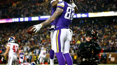 Vikings Clinch Playoff Spot With 49 17 Win Over Giants