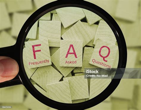 나무 큐브에 단어 Faq 주제에 대해 자주 묻는 질문과 답변 모음입니다 인터넷 사이트에 대한 지침 및 규칙 프레젠테이션종료 웹 사이트 Faq 페이지 질의응답에 대한 스톡