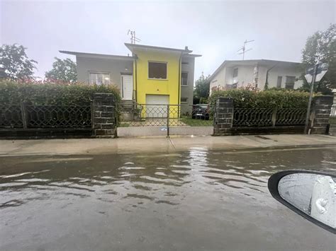 Il Maltempo Sferza Tutta La Provincia Allagamenti E Piante Abbattute Dalle Raffiche Di Vento