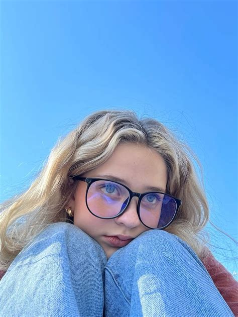 Pin By Keeli Hughes On Selfie Poses Instagram In 2024 Blonde Hair