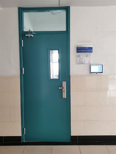 材化学院实验室防火门改造完成及门禁系统正式启用