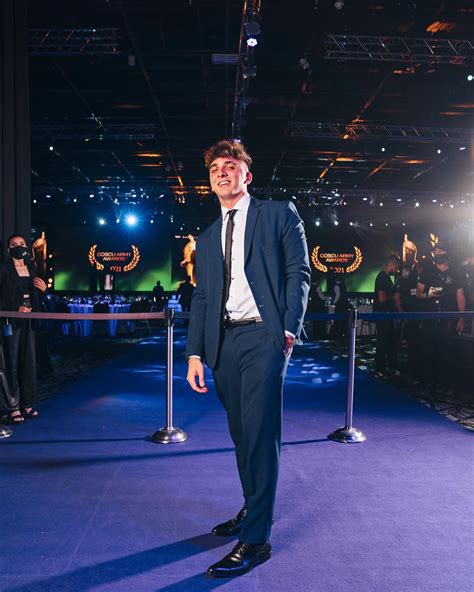 Contratar A Coker Streamer Youtuber