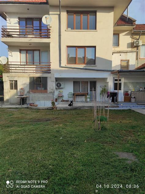 Продажба на къща Триетажна къща 400 кв м РЗП 450 кв м двор Къщи Вили Ново Село Сливен