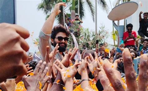 Watch Allu Arjuns Vizag Visit Turns Into A Fan Frenzy Affair Video