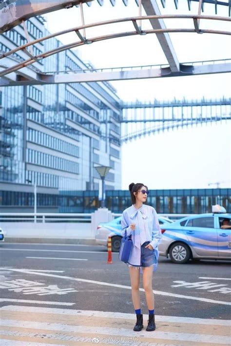 張儷清新裝扮現身機場扎馬尾顯少女感網友不愧是時髦女郎 每日頭條