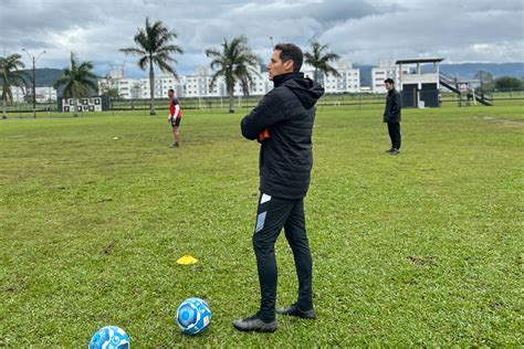 Base Recém Chegado Ao Figueirense Rodrigo Carpegiani Finaliza