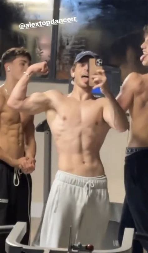 Pin Em Machos Descamisados