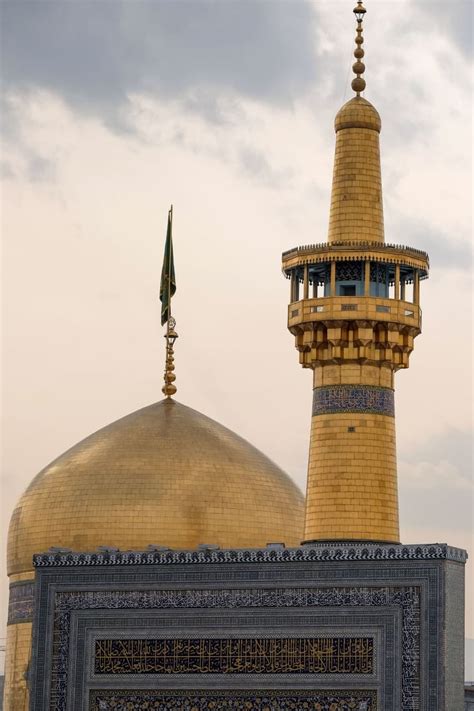 تصویری از گنبد و گلدسته حرم امام رضا