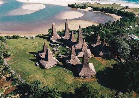 Discover The Island Of Sumba And Its Incredible Pasola Festival 🐴
