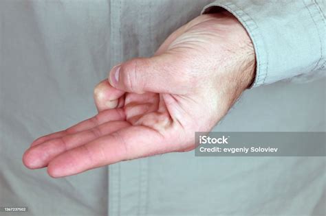 바룬 머드라 요기손 제스처 손 영성 힌두교 손가락 제스처의 요가 건강한 생활방식에 대한 스톡 사진 및 기타 이미지 건강한