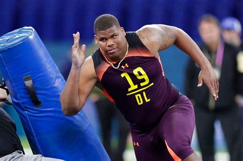 Quinnen Williams Takes Time From Nfl Draft Prep To Learn About Snails