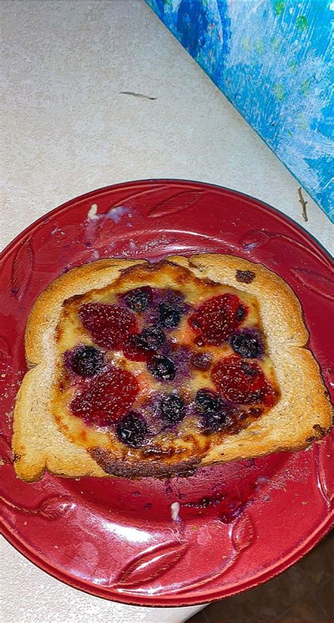 Crème Berry Toast Berry Toast Creme Blueberry