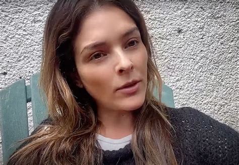 Grettell Valdez Reaparece Tras Perder Parte De Su Dedo
