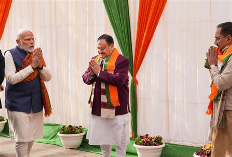 Pm Message To Bjp Workers Reach Out To Educated Muslims Refrain From