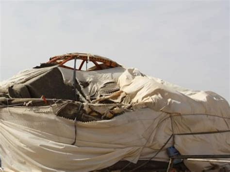 Амбаарын дээвэр хууларч гэр дээр унажээ