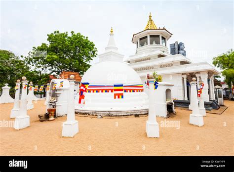 Uthpalawanna Sri Vishnu Devalaya Temple In Devinuwara Near Matara Sri