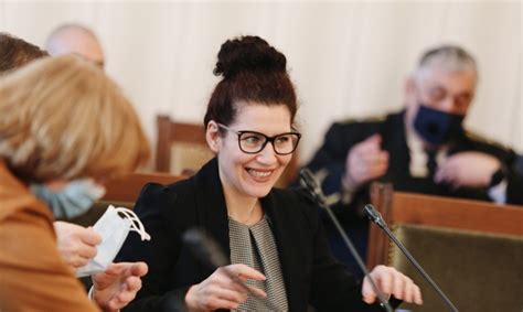 Константинова не вижда причина да подава оставка ᐉ Новини Tribune Bg
