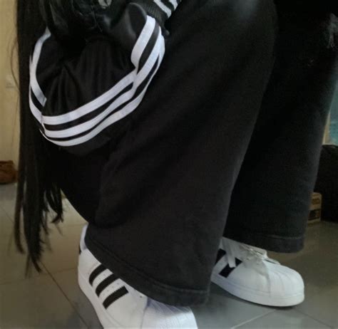 Adidas в 2024 г Кэжуал наряды Наряды Блоггерский стиль