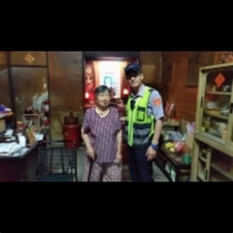 9旬老婦外出迷途 熱心員警護送返家 Enews新聞網