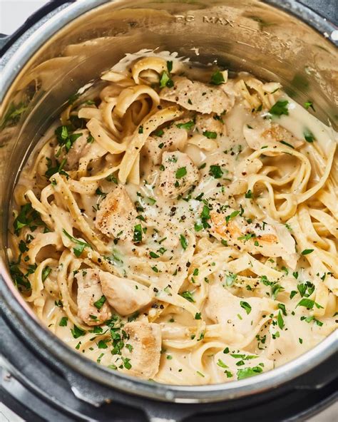 This Instant Pot Chicken Alfredo Tastes Just Like The Creamy Classic