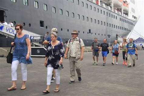 Bawa 1 370 Wisman Kapal Pesiar MS Volendam Singgah Di Semarang