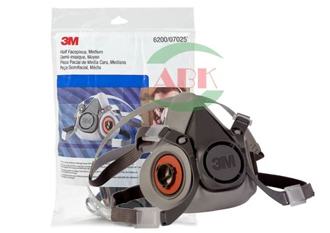 3M HALF FACEPIECE REUSABLE RESPIRATOR FACE MASK 6200 07025 KIT ONLY