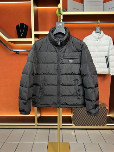 프라다 Prada 가을 겨울 신상 패딩 블랙 위핑