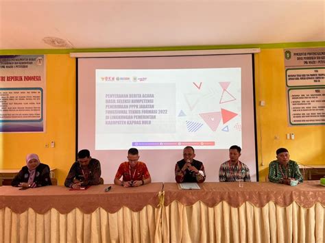 Kepala BKPSDM Kapuas Hulu Terima BA Hasil Seleksi Kompetensi PPPK