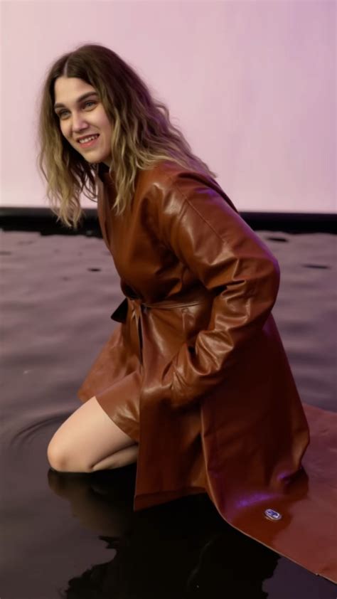 ИИ персонаж как в Pixart — Анна Толстова на