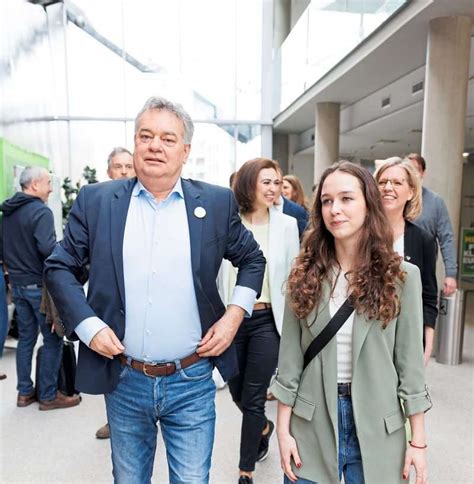 Grüne wählen Schilling mit 96 6 Prozent zur EU Spitzenkandidatin EU