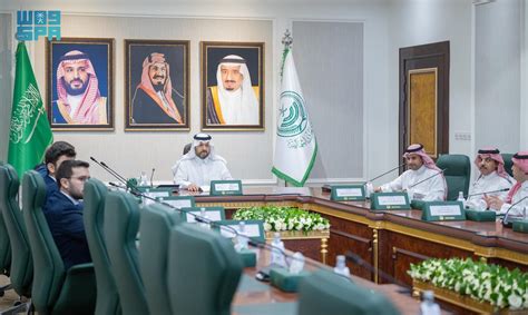 اقتصادي الأمير فيصل بن خالد بن سلطان يرأس اجتماع العرض المرئي للفريق