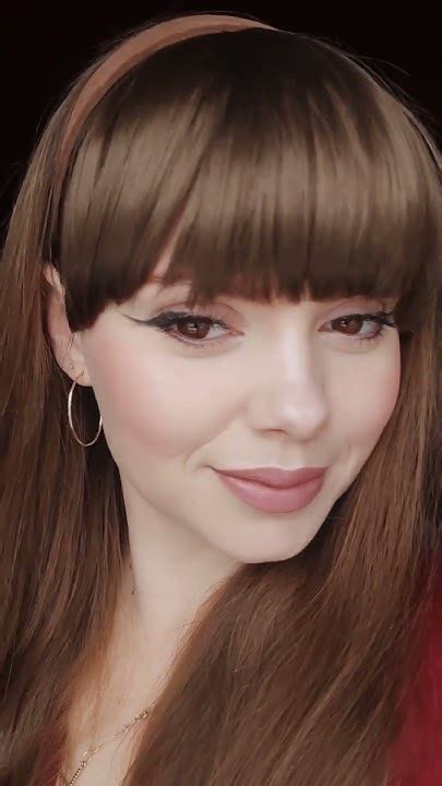 Девушка с чёлкой Youtube